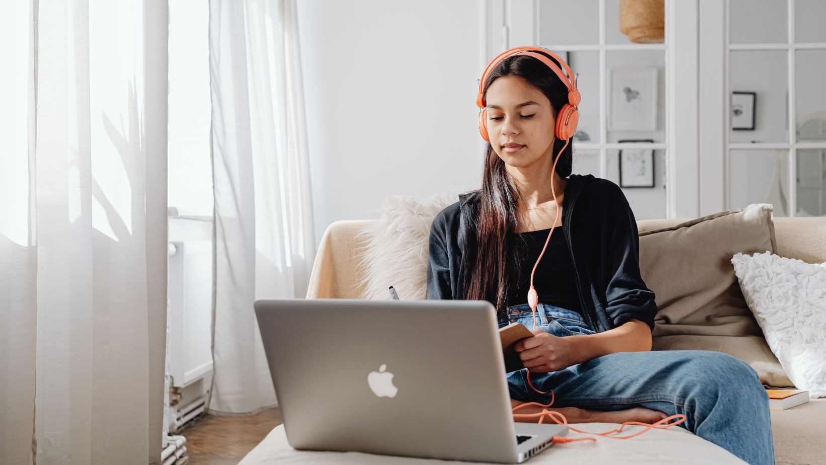 How to Use Laptop Microphone with Headphones (Explained) - Network Finds